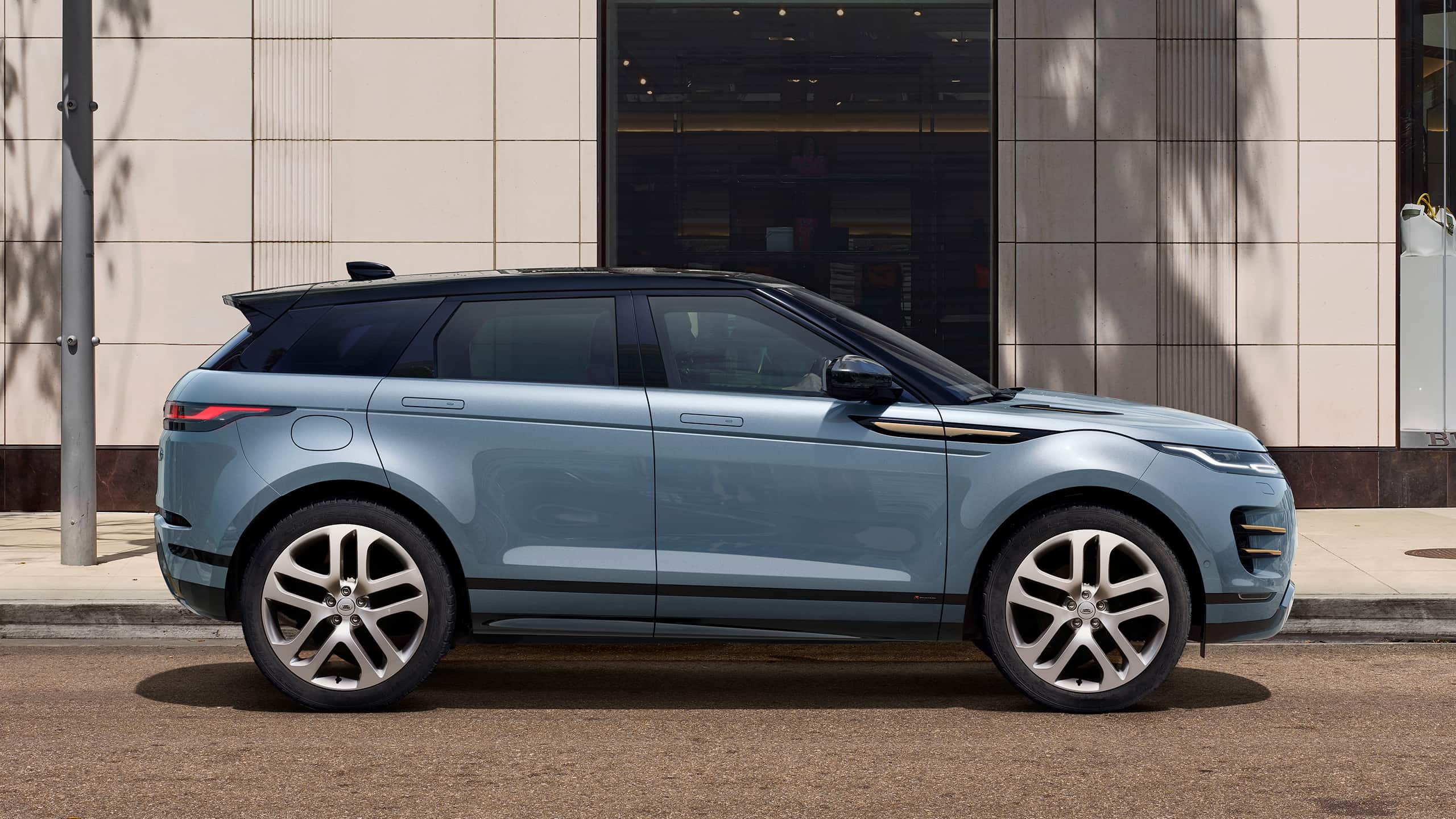 Land Rover Premium 4x4 Luxury & Compact SUVs in India | Above and ...